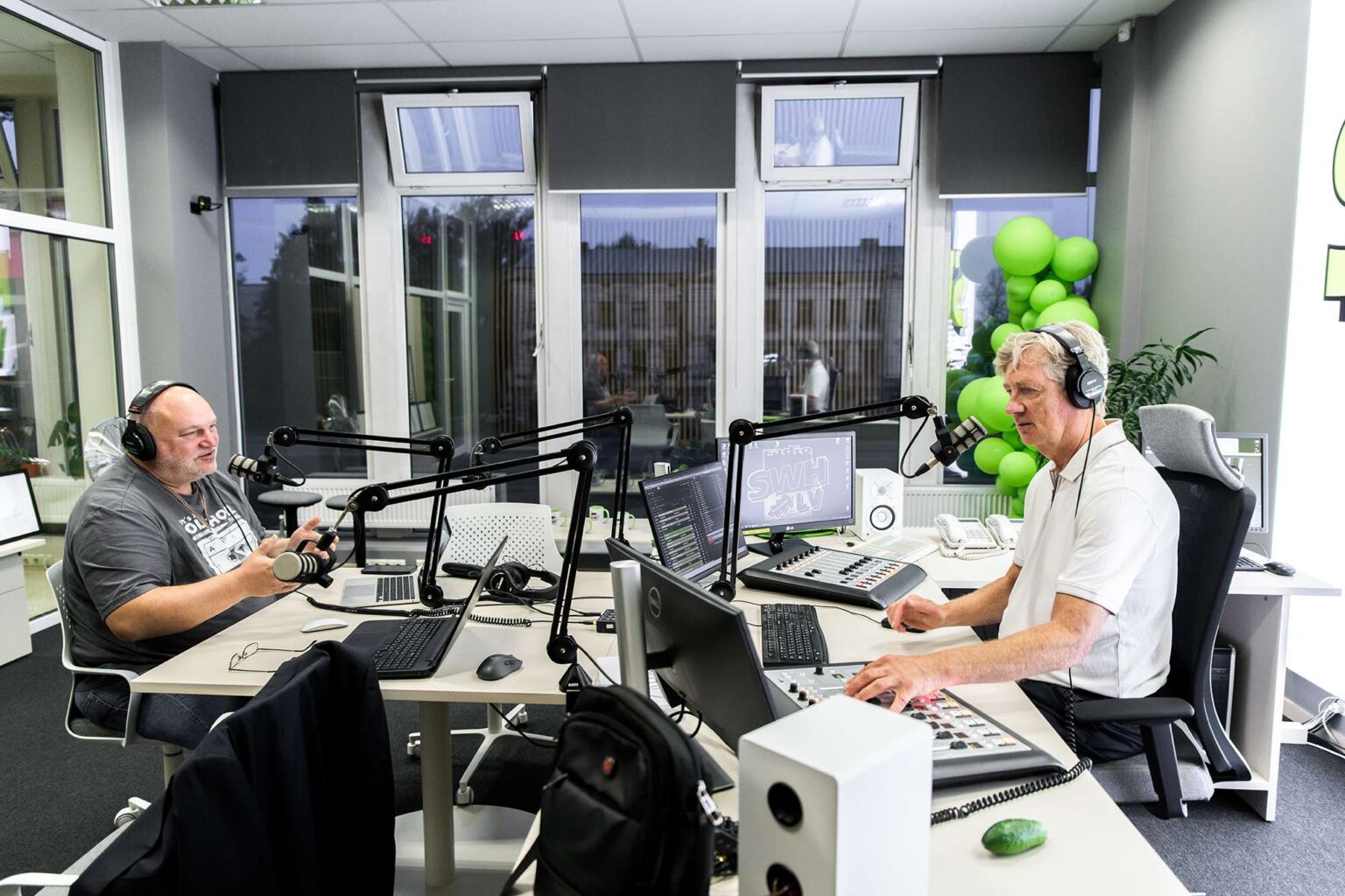 Leģendārā rīta šova "BB Brokastis" atgriešanās atklāj jauno Radio SWH ...