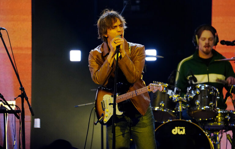 Chris Noah jau trešajā nedēļā sasniedz Radio SWH TOP 20 virsotni ...